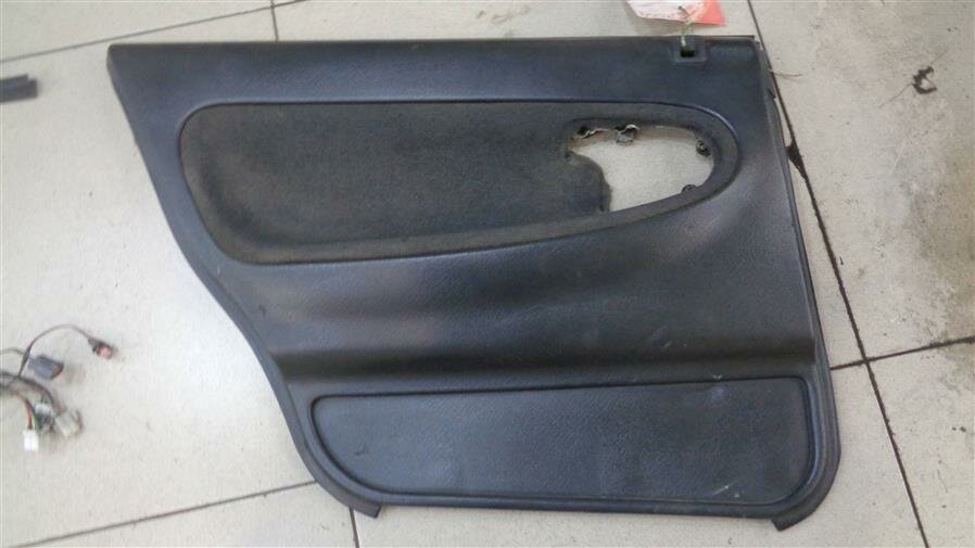 Обшивка двери задней левой от Mazda 626 GE 1991-1997