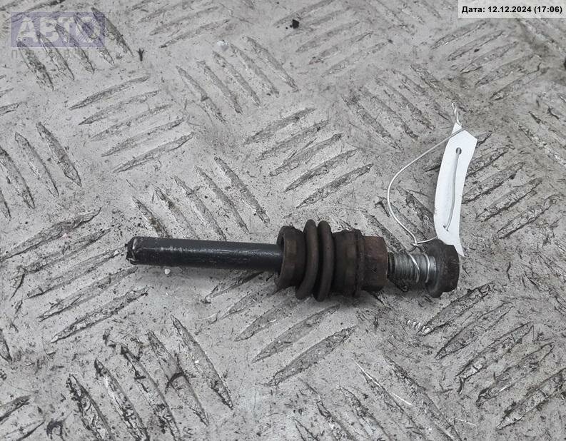 Болт крепления Volkswagen Passat B6