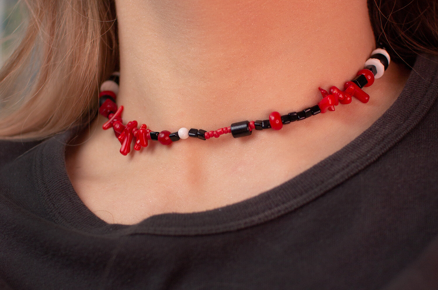 Колье, агат синтетический, ракушка, коралл, бисер, жемчуг имитация, акрил, стекло