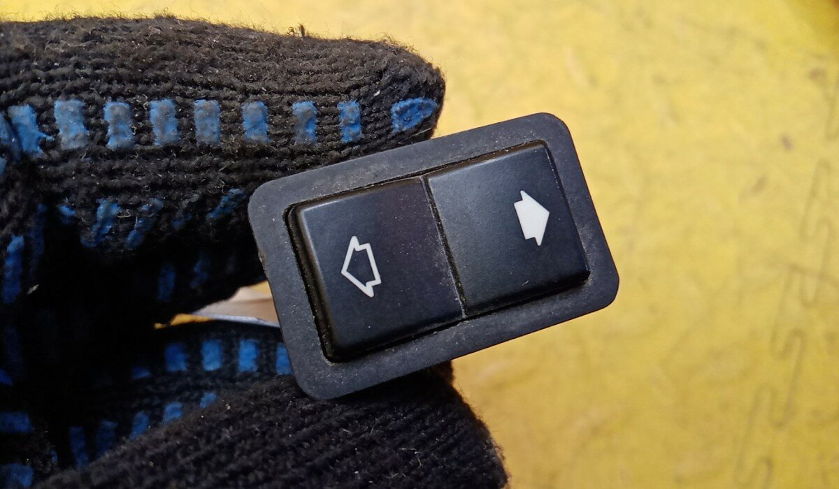 Кнопка стеклоподъемника 5-серия E39 BMW 61318352148