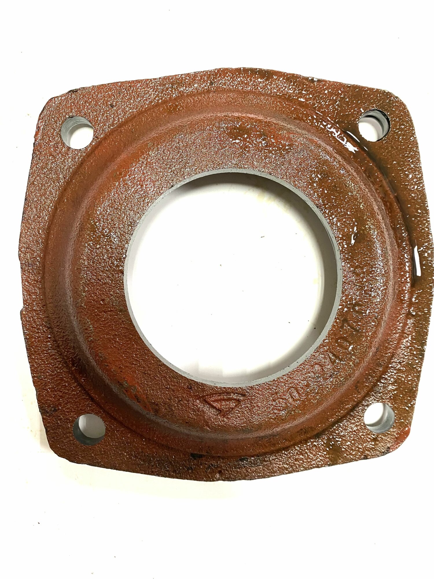 Крышка рукава задней полуоси МТЗ 50-2407028 оригинал