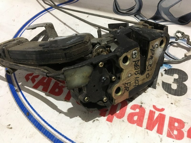 Б/У замок двери Toyota Corolla Spacio 1997 AE115 7AFE Перед. Прав. 2379 TOYOTA арт. 69310-13040