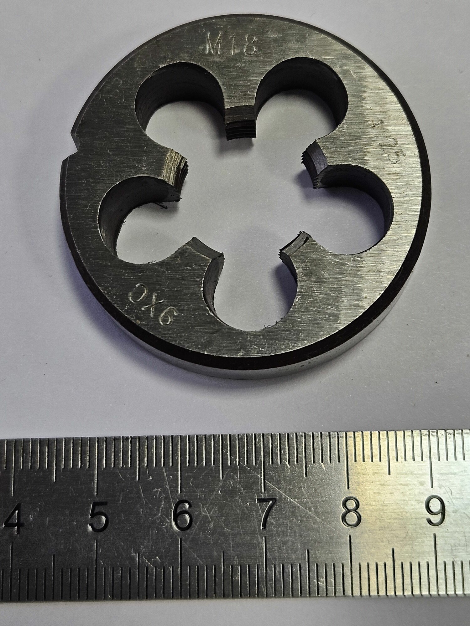 Плашка метрическая М18х1,25