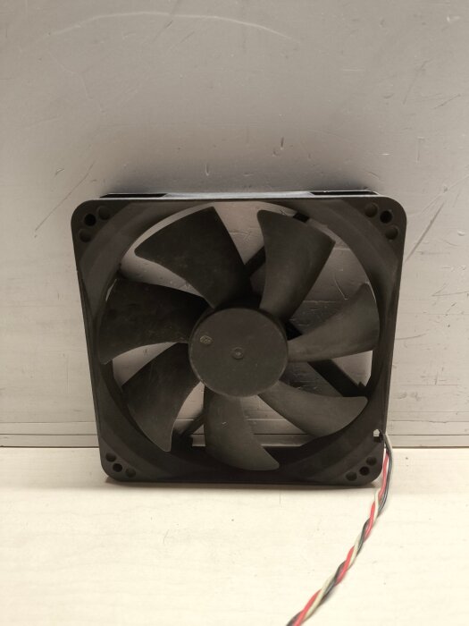 Вентилятор 120x120x25 DC 12V 0.3A Yate Loon D12SH-12 2200об/мин 508 3-pin