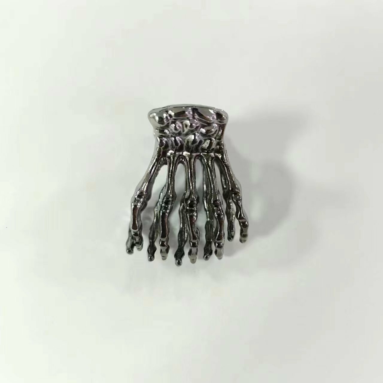 Зажим для рук "Маленький череп", металлический, пушечно-черный