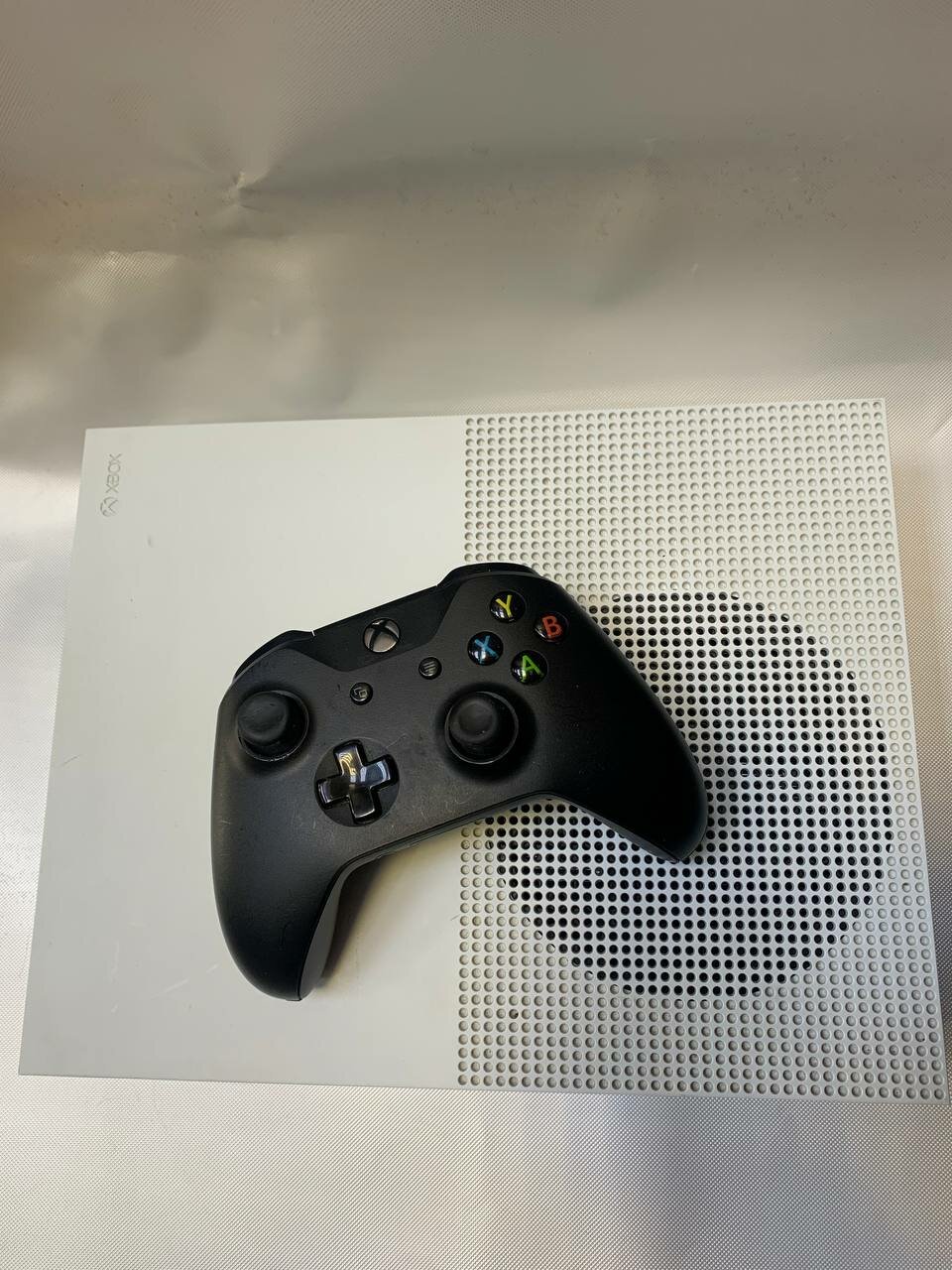 Игровая приставка Microsoft Xbox One S 500 ГБ HDD, без игр, белый