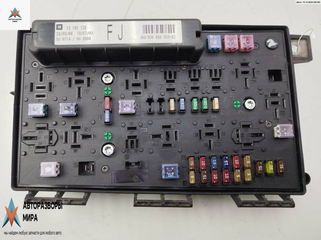Блок предохранителей Opel Astra H 2004 13191132