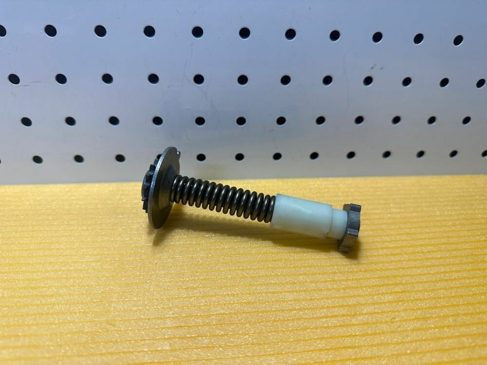 Вал подвода колодок суппорта knorr MAN DAF SCANIA MERCEDES KAMAZ SAF с шестернёй (МАН ДАФ скания мерседес КАМАЗ)