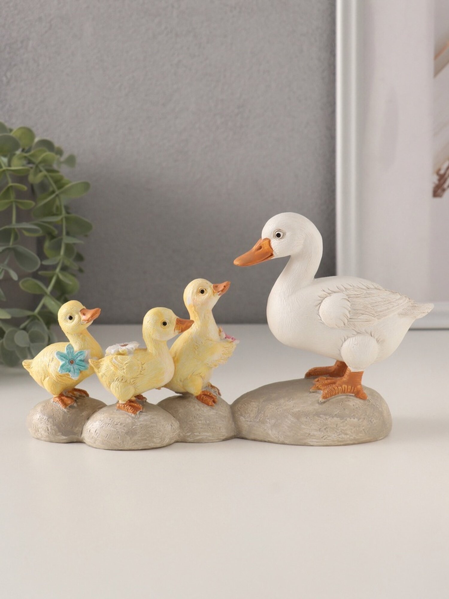 Фигурка полистоун «Уточка с утятами на камешках», 21×6.5×11 см