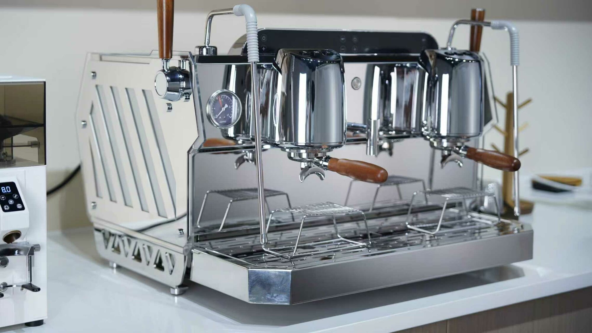 Профессиональная кофемашина TASKER "Coffe 7209", рожковая, полуавтоматическая