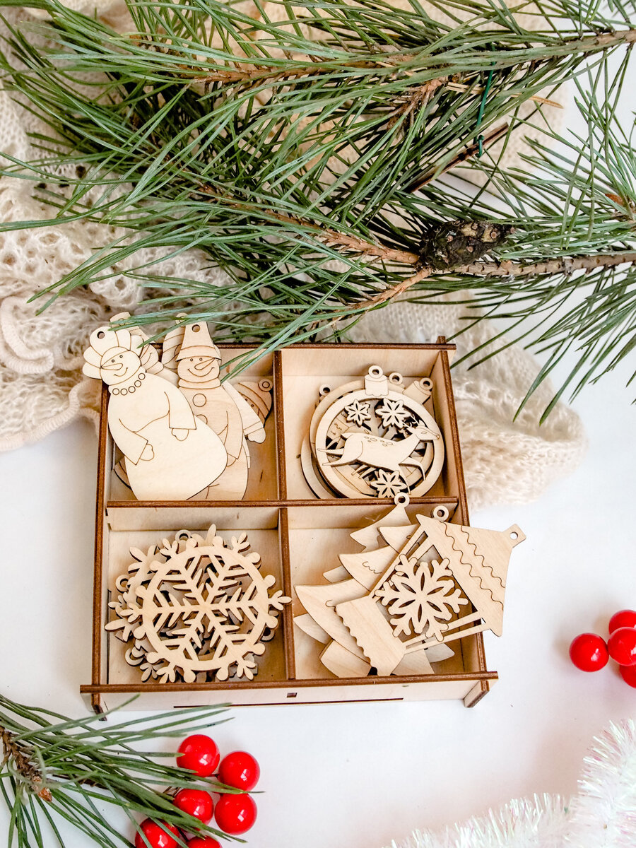 Набор деревянных елочных украшений 20 штук в коробке / Заготовки для творчества