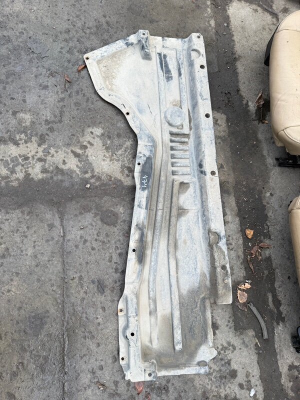 Защита днища кузова BMW X5 2 поколение 3.0 M57N2 2009 (б/у)