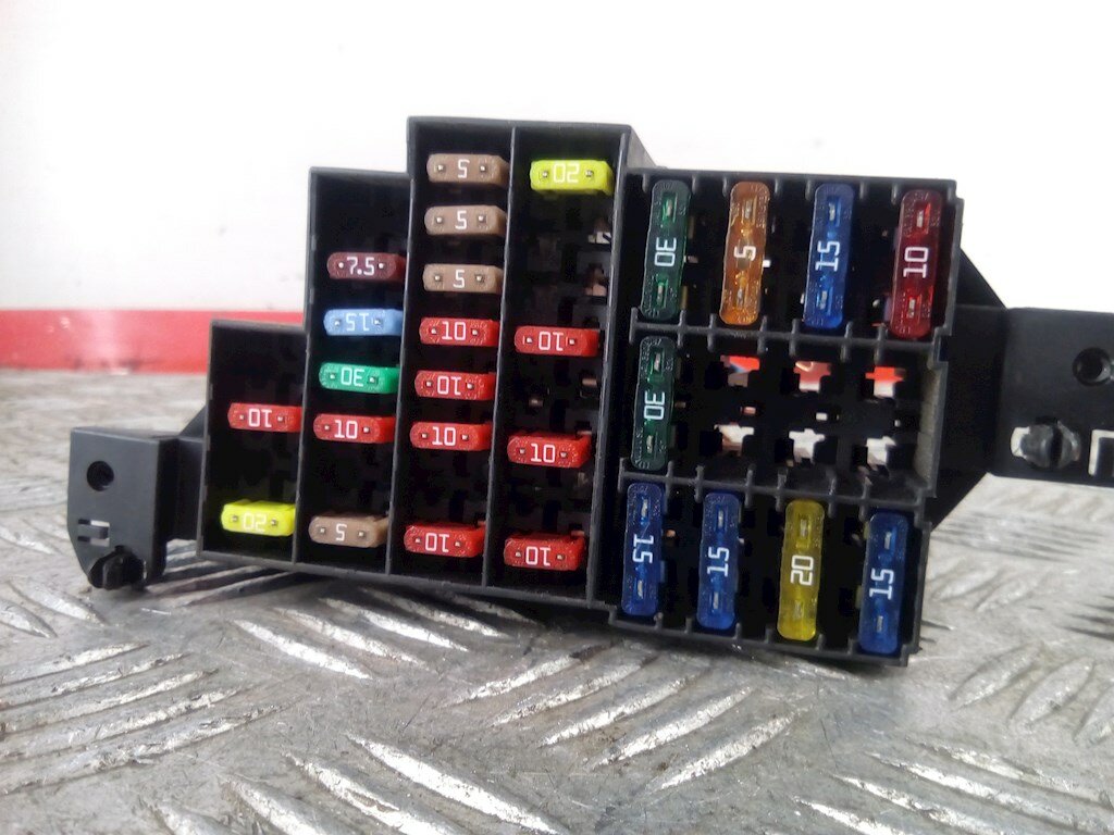 Блок предохранителей Renault Clio 2 7703297597 арт. 500587