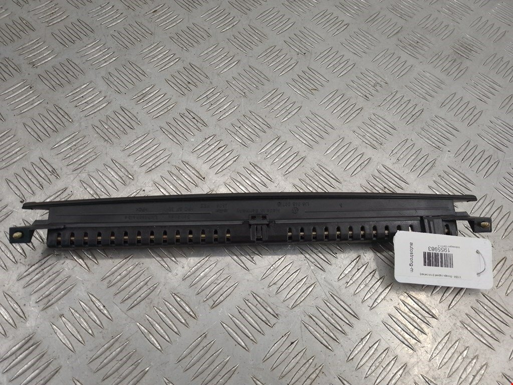 Фонарь дополнительный тормозной (стоп-сигнал) Volkswagen Golf 4 1J6945131C арт. 1955983