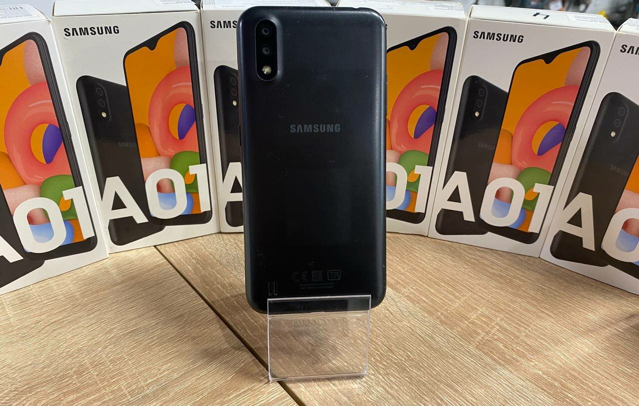 Смартфон Samsung Galaxy A01 2/16 ГБ RU, Dual nano SIM, черный
