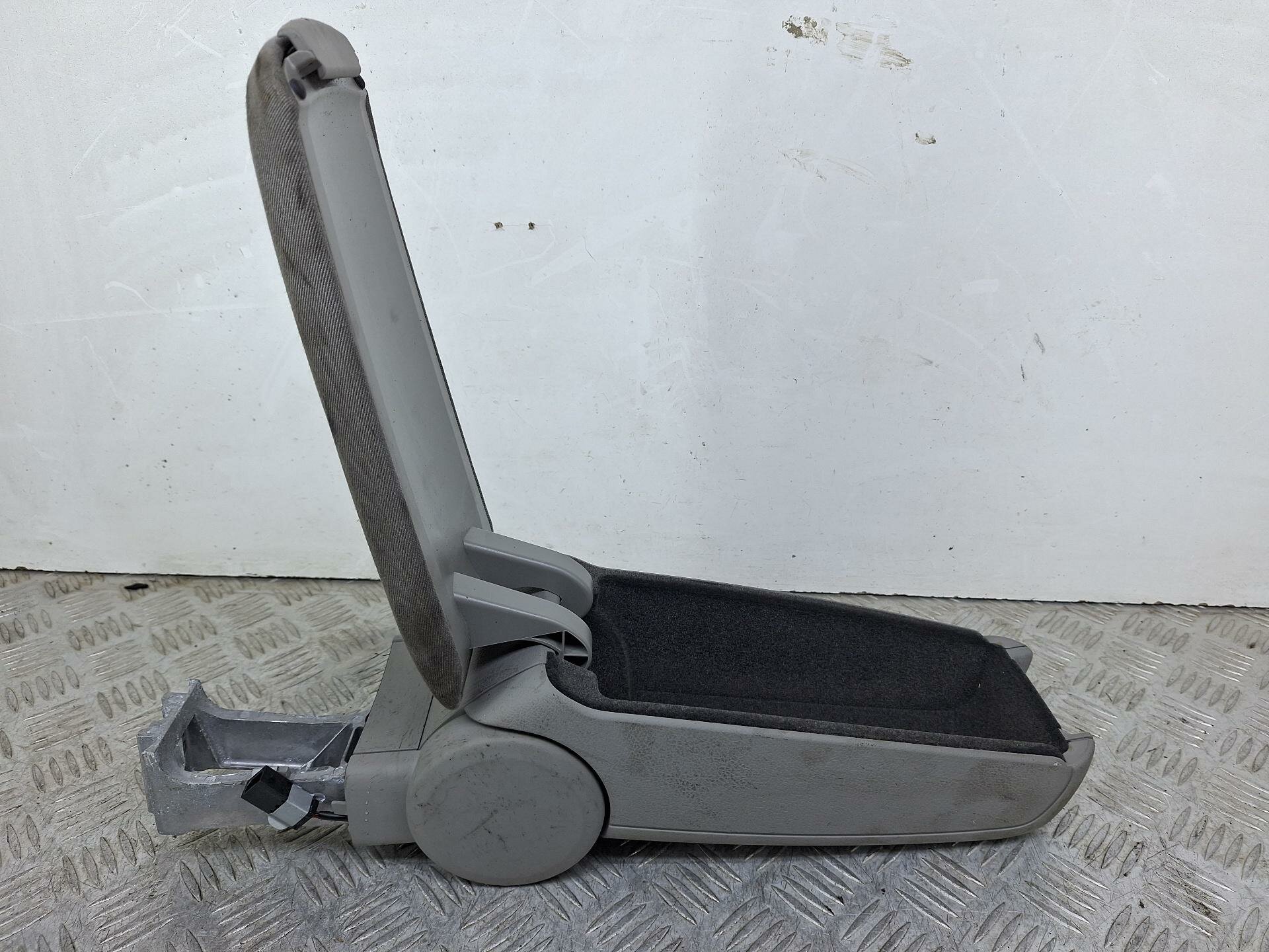 Центральный подлокотник Audi A4 B6 (2000 - 2006) 8E0864207D