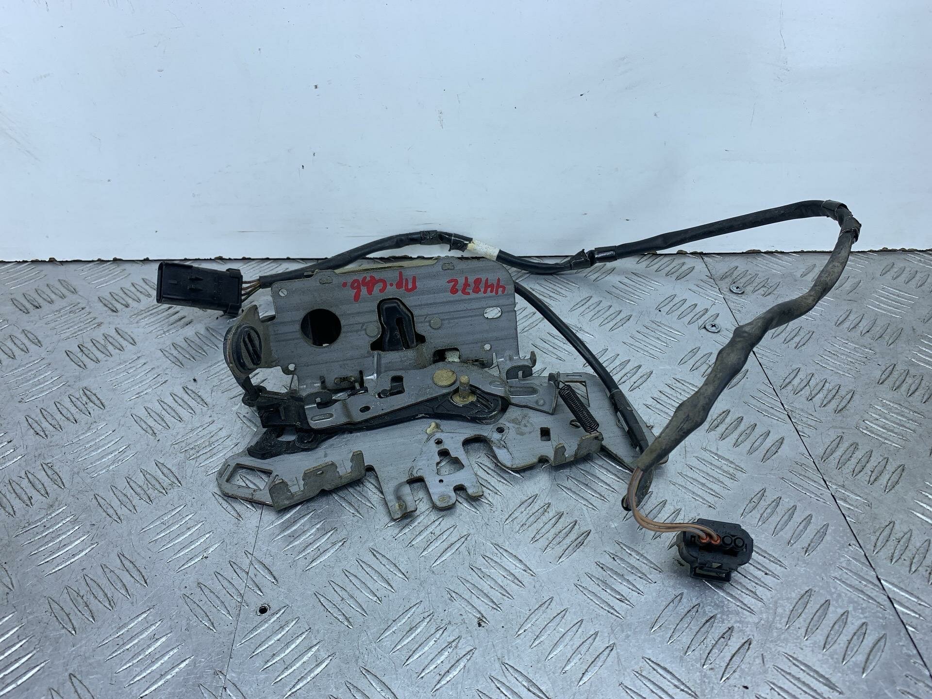 Замок двери сдвижной правой Chrysler Voyager 4 2004