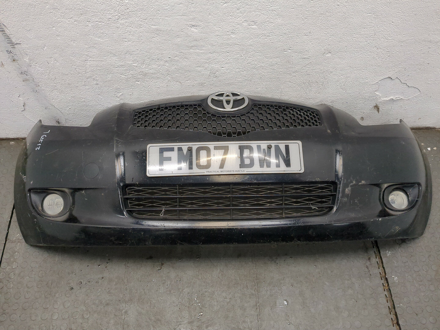 Бампер передний Toyota Yaris Б/У
