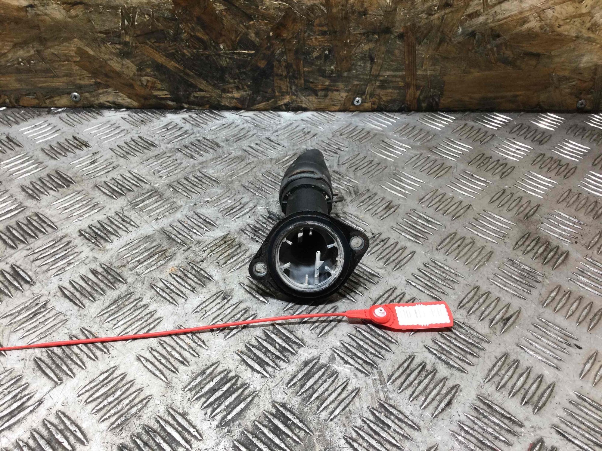 Б/У Фланец (тройник) системы охлаждения Volkswagen Polo 4 поколение (2001-2005) 2004 г.