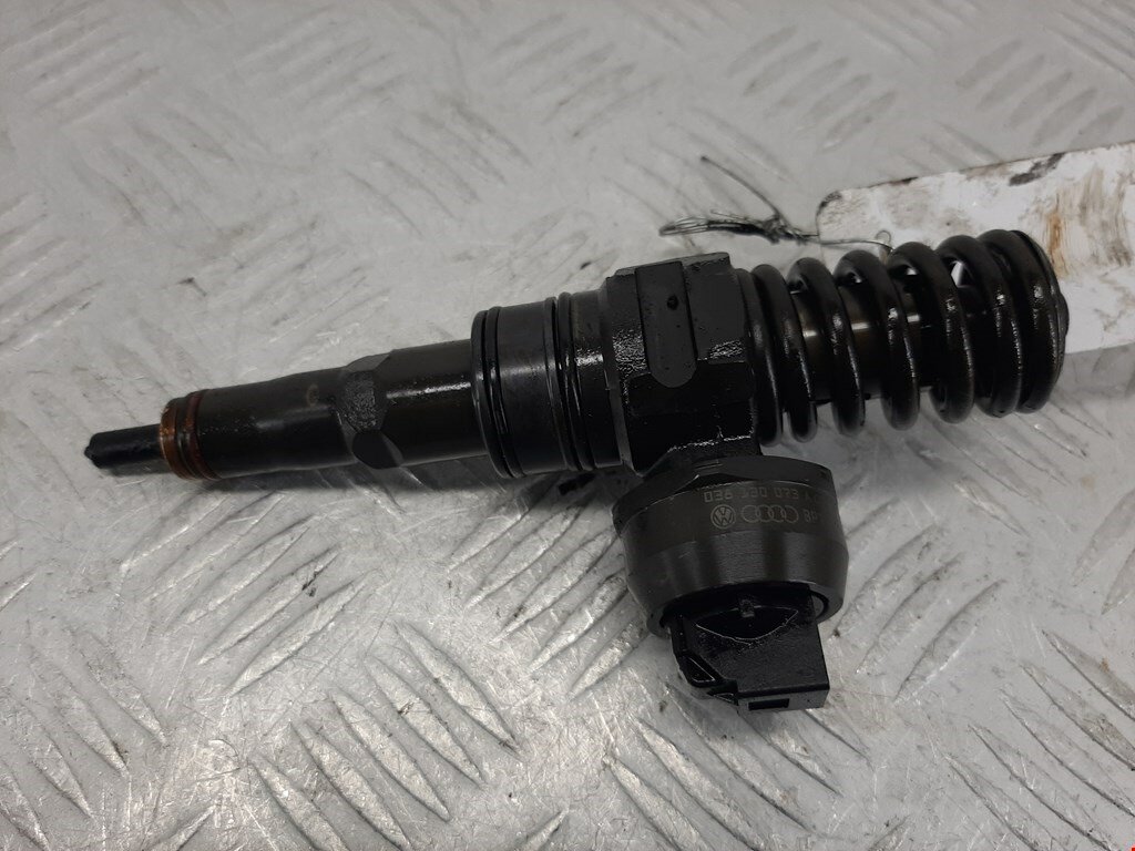 Форсунка дизельная электрическая Volkswagen Polo 4 038130073AG арт. 769321