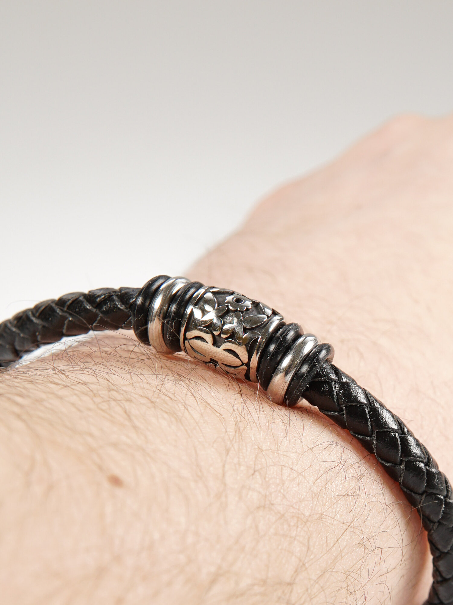 Плетеный браслет