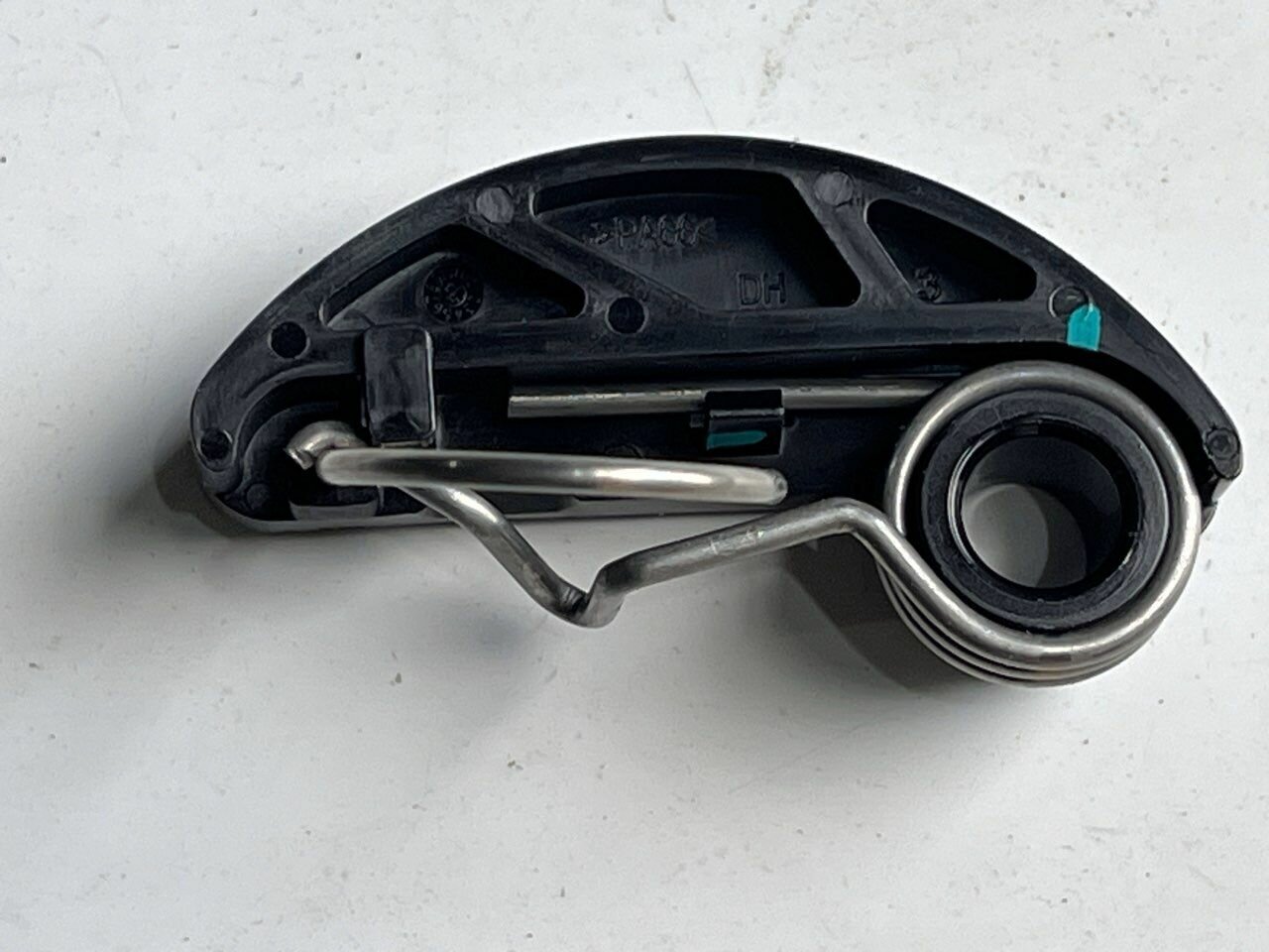 Натяжитель цепи масляного насоса Geely Tugella [2.0 16V 8AT внедорожник 4X4] 1046033000