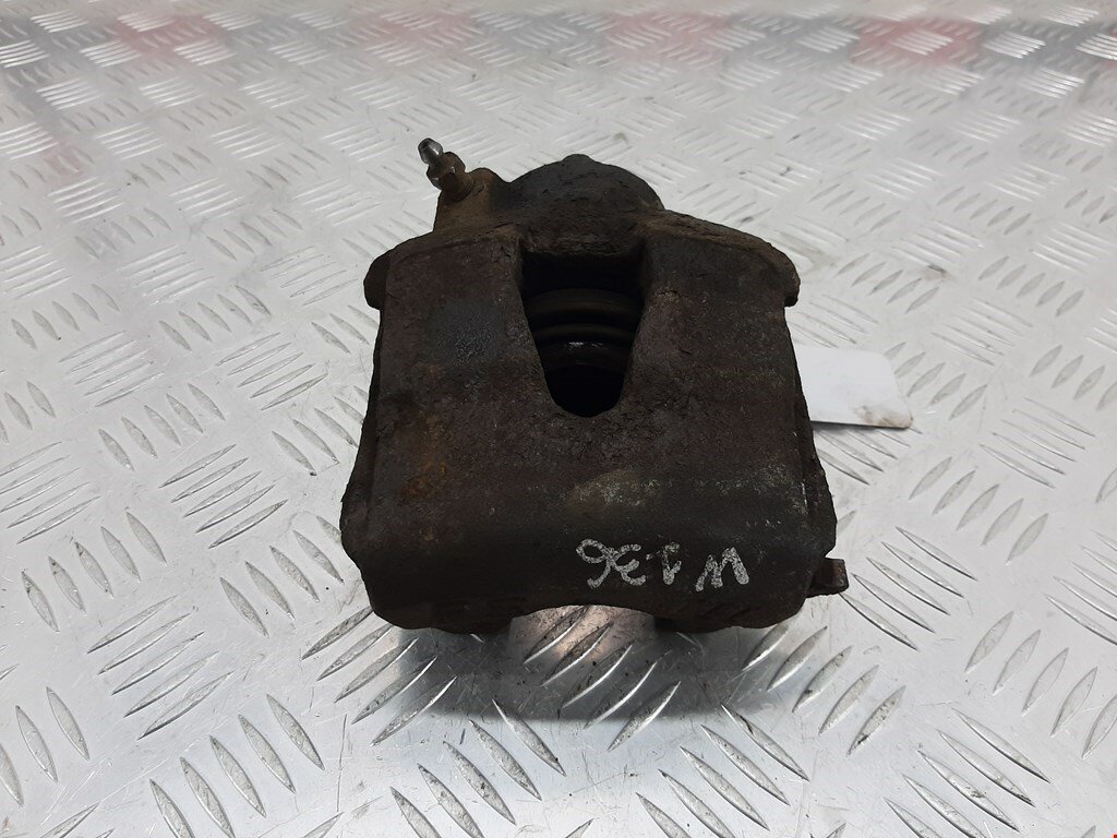 Суппорт передний правый Volkswagen Golf 5 1K0615124D арт. 1781028