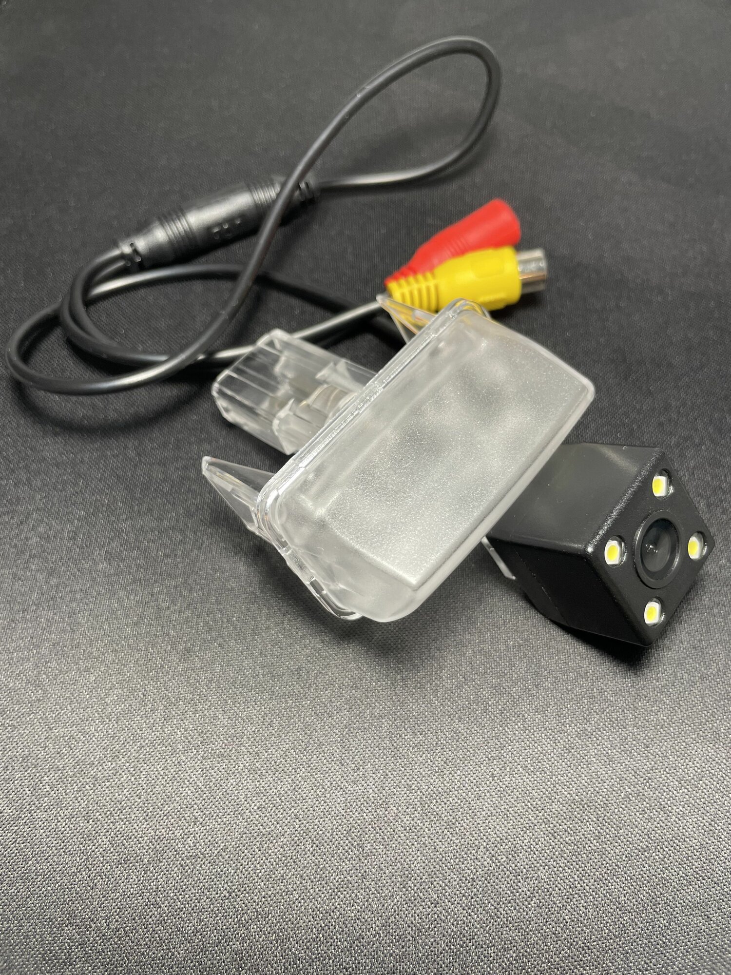 Камера заднего вида для Toyota Corolla E170(13-018) / Camry XV50(14-16) / Auris I(06-12) / Highlander III(2013+) / Yaris / Vitz