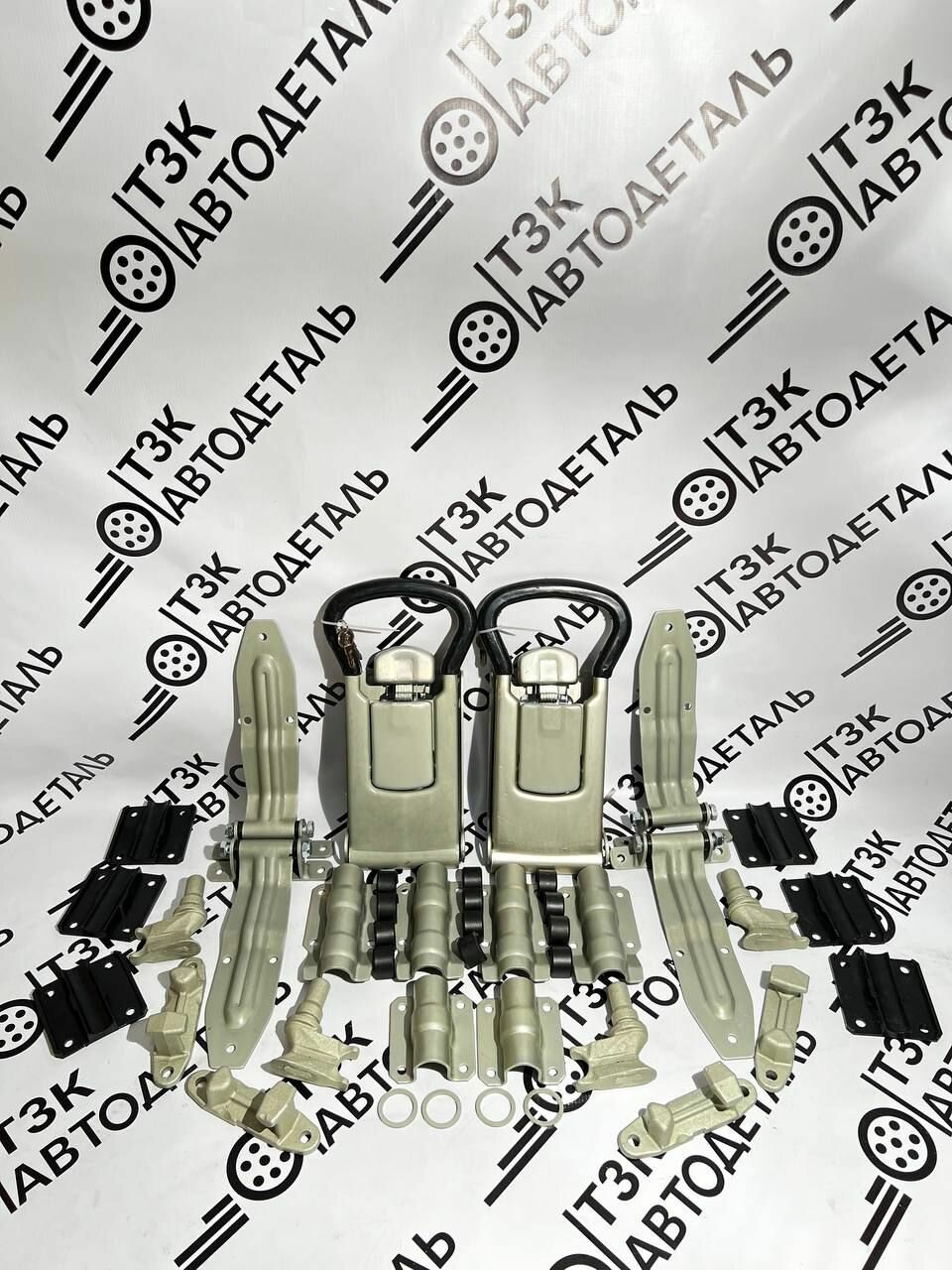 Фурнитура задних ворот под штангу d-27 с замком и PUSH механизмом