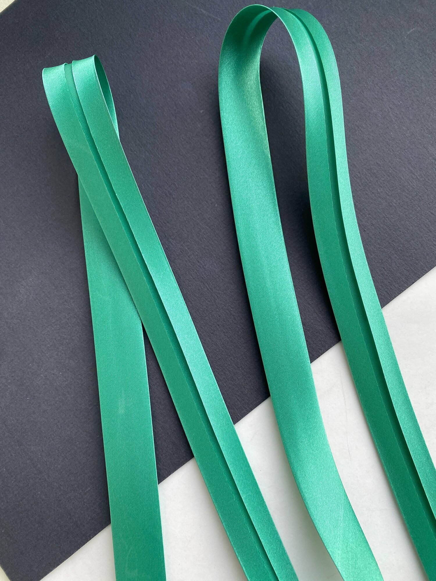 Косая бейка, атласная, для отделки краев, 20 мм x 5 м, бирюзовая.