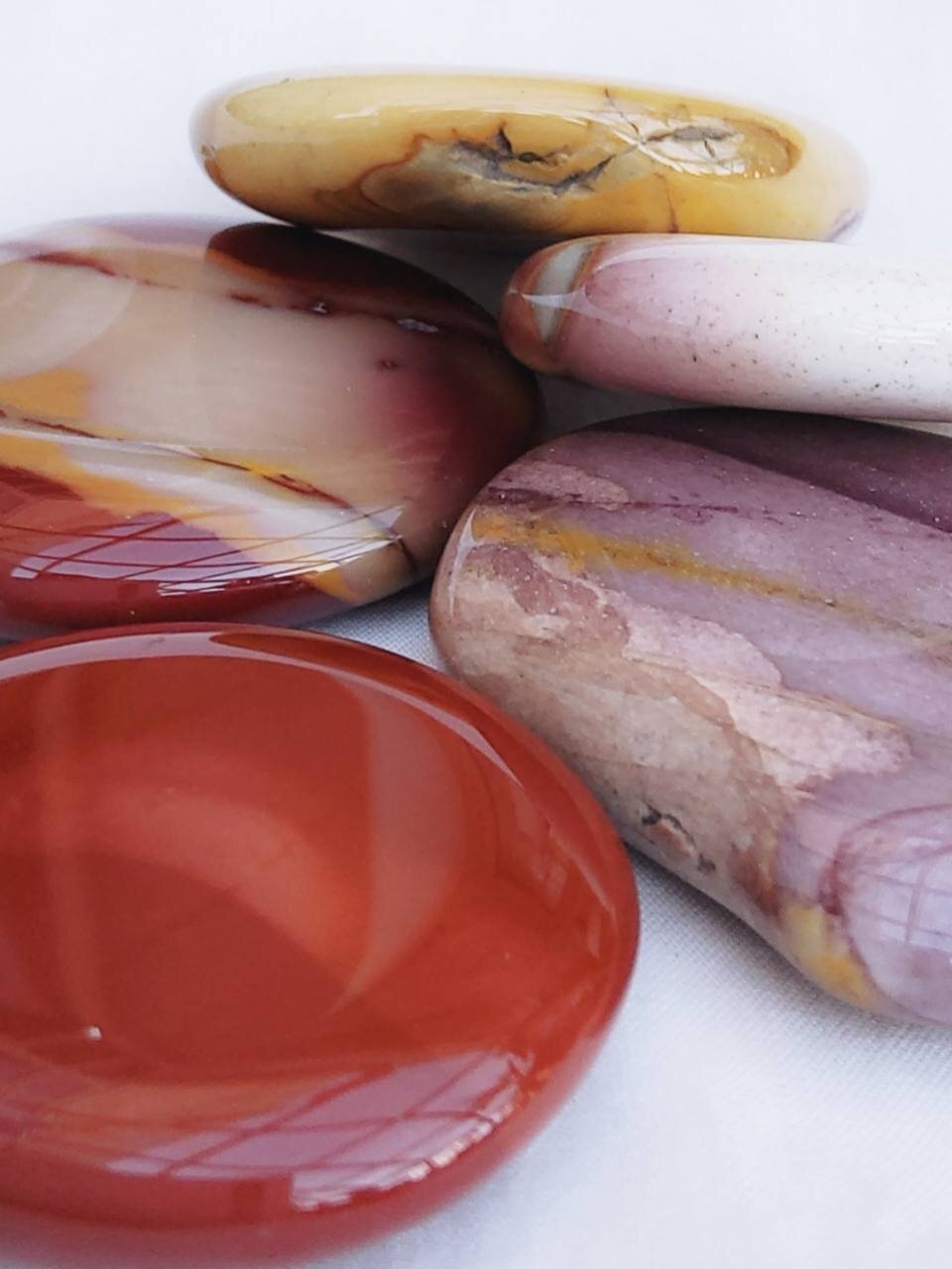 Яшма моокаит натуральный камень талисман без выемки M