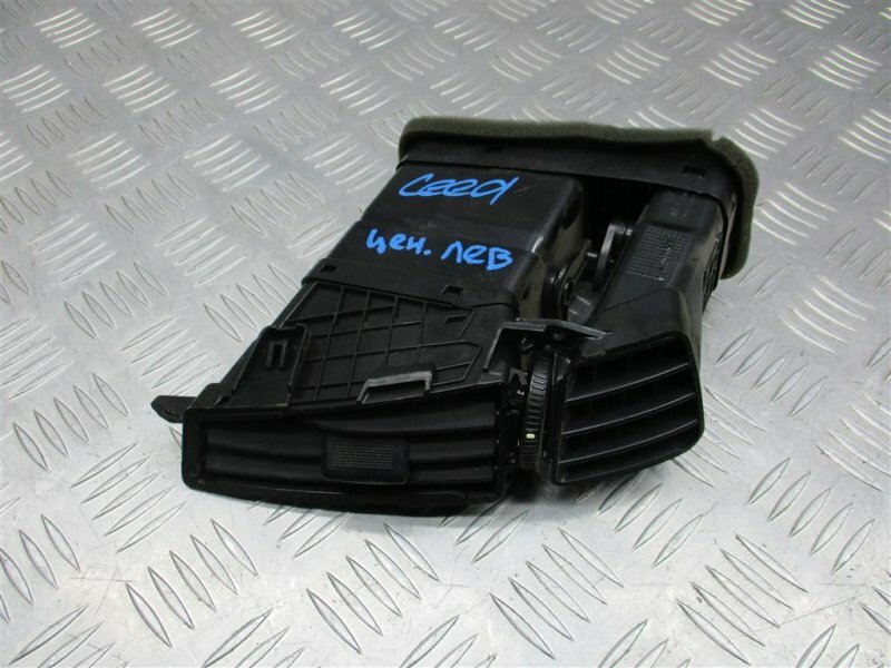 Б/У Дефлектор воздушный центральный Kia Ceed 1 / Киа Сид 1 1.6 G4FC 122Л.С 2009