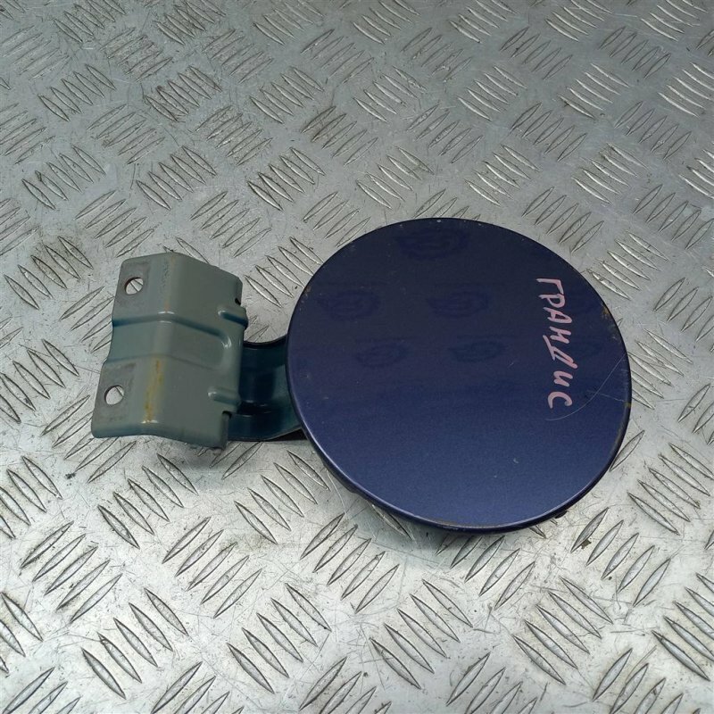 Б/У Лючок бензобака Mitsubishi Grandis / Мицубиши Грандис 2.4 4G69 165Л.С 2007