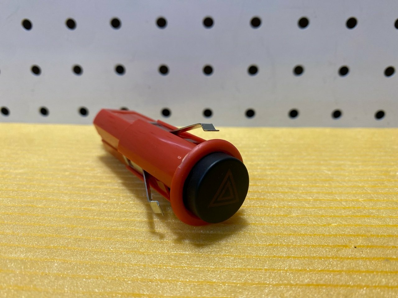 Переключатель (клавиша кнопка) аварийной сигнализации SCANIA, Скания 4 Серия 94 114 124 144