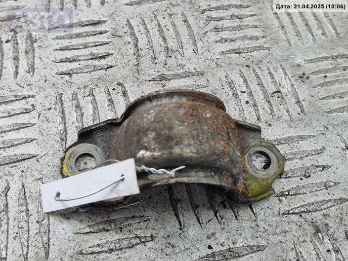 Крепление втулки стабилизатора переднего Volkswagen Passat B5