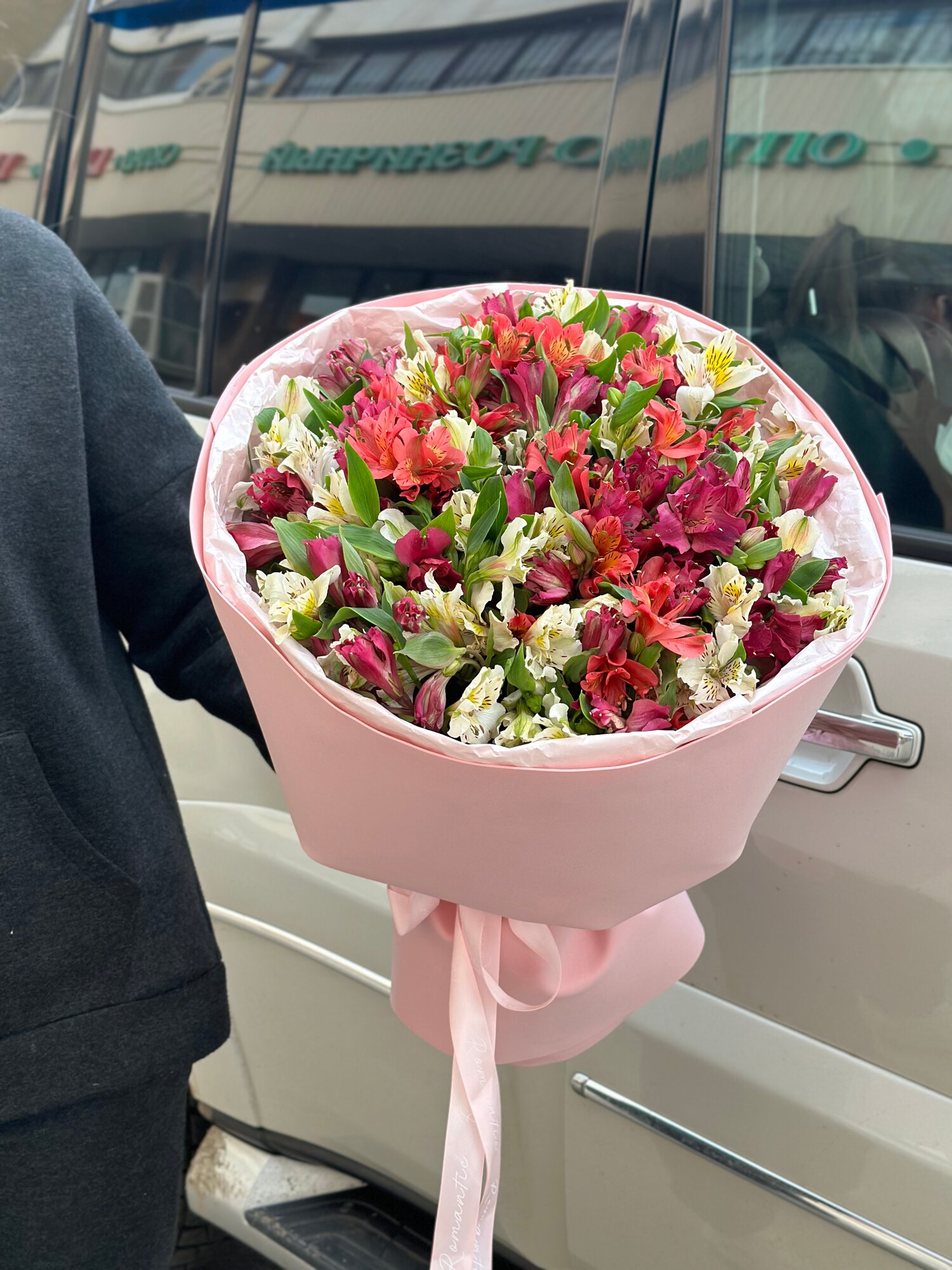 Букет Liana Flowers "Альстромерия", 51 цветок, разноцветный микс, — фото 1