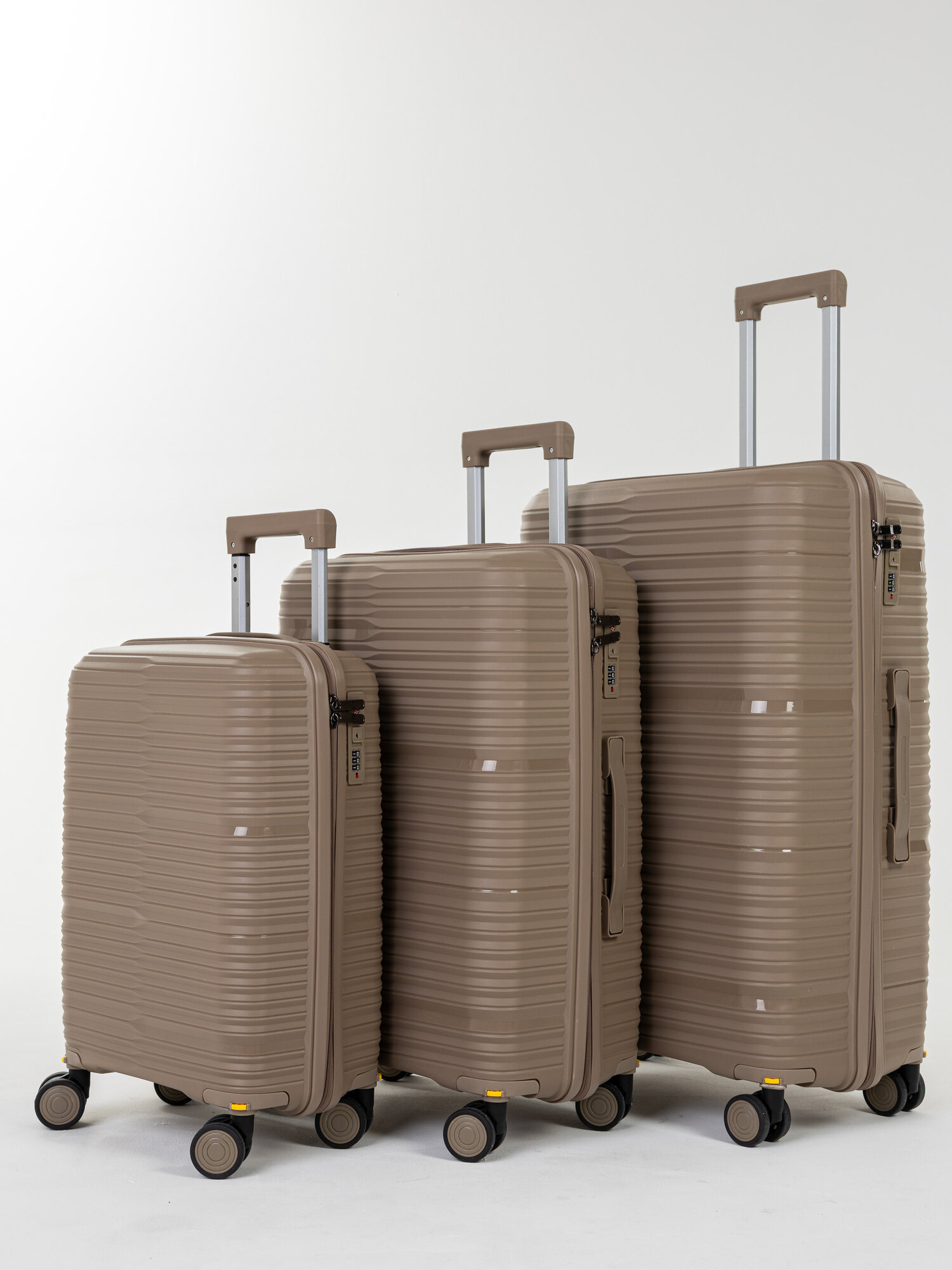 Комплект чемоданов 