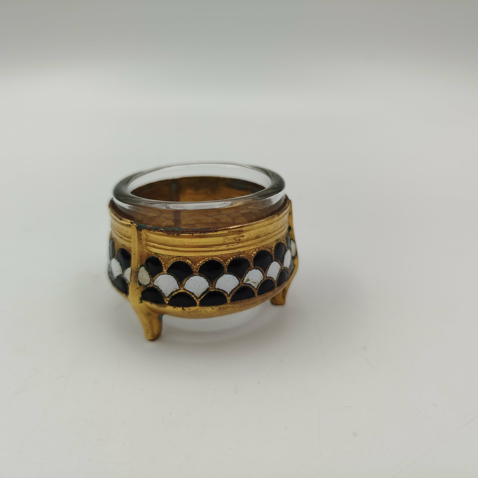 Солонка с декором в виде чешуи, мельхиор (медь-никель), эмали, стекло