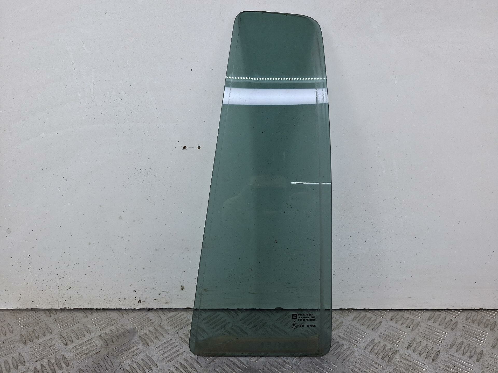 Форточка двери задней левой Opel Zafira A 2002