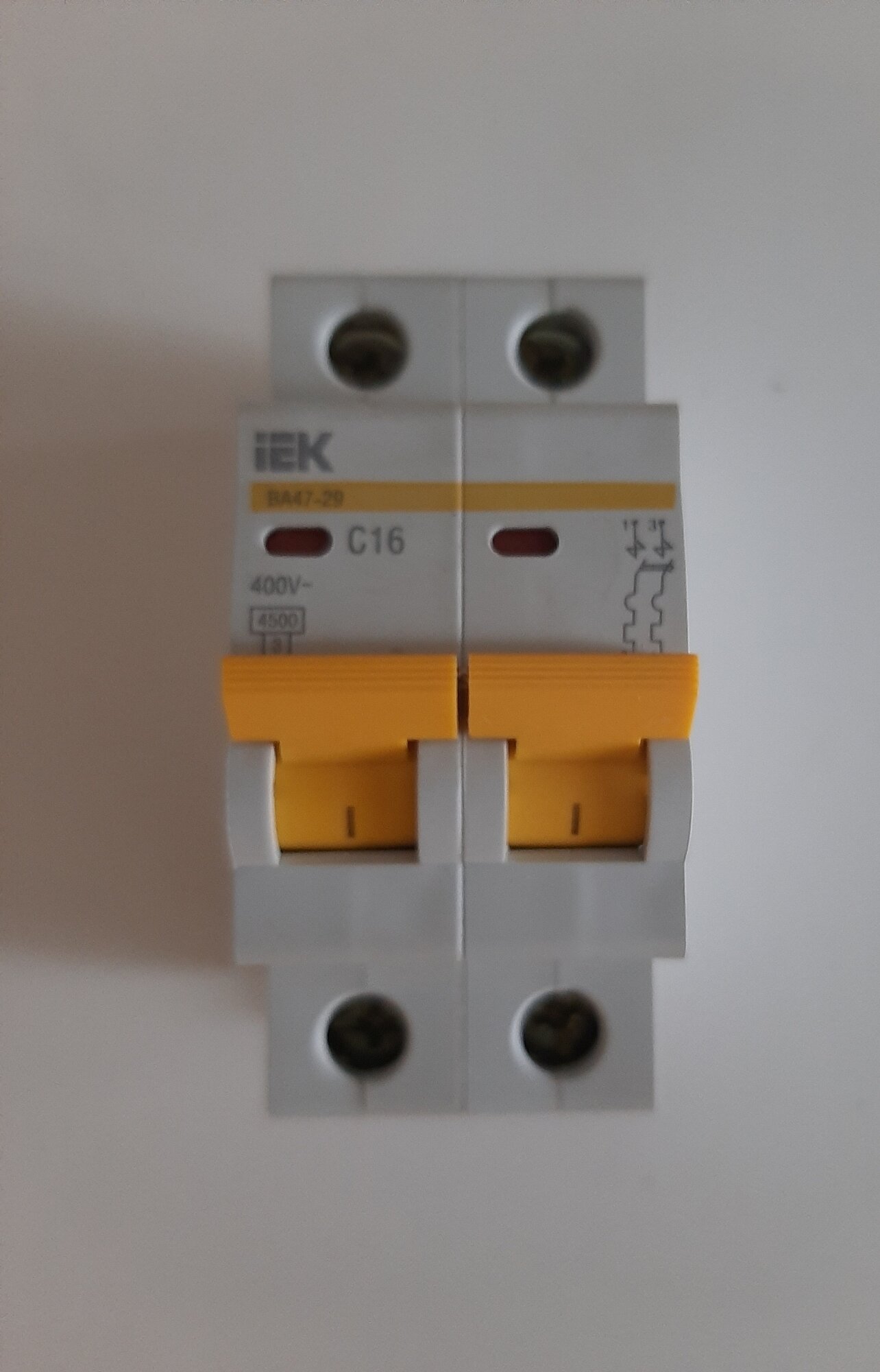 Автомат электрический IEK С 16 2-ой