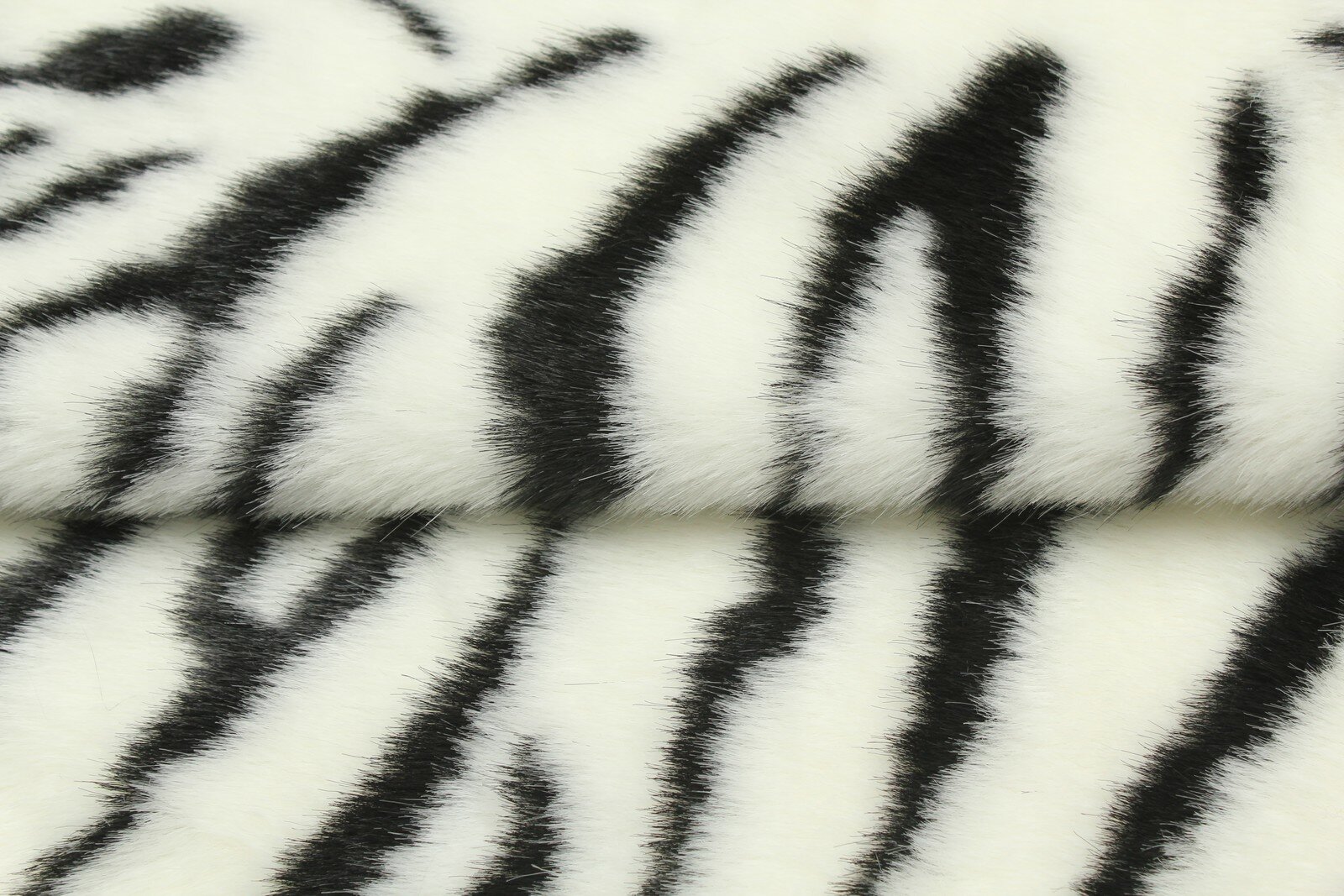 Ткань Мех искусственный «белый тигр», ш145см, 0,5 м