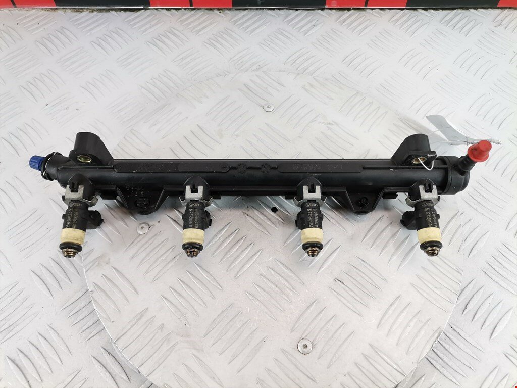 Форсунка бензиновая электрическая Volkswagen Polo 4 036906031M арт. 1509707