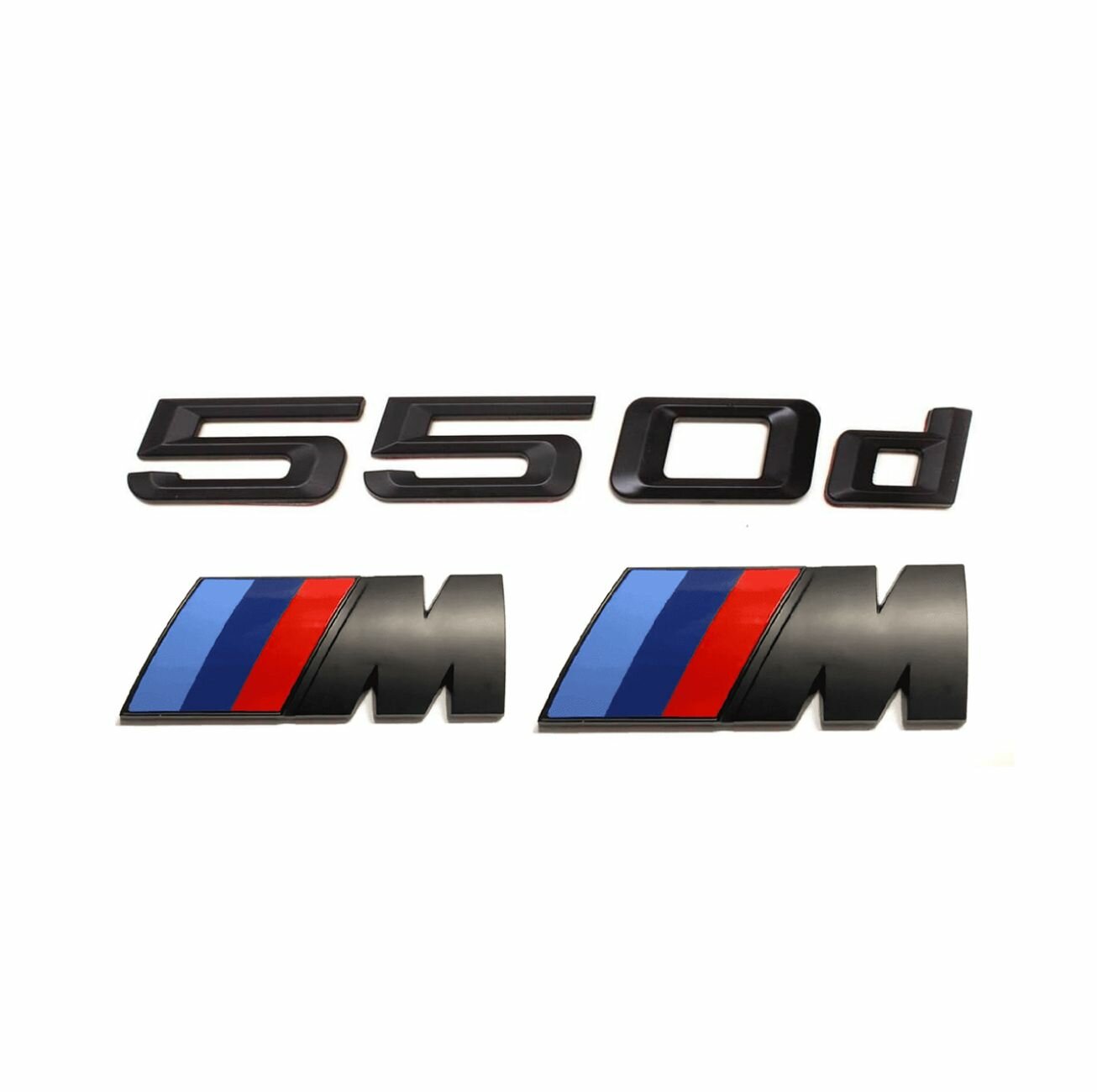 Комплект: шильдик на багажник 550 d для BMW 5 ой серии + 2 эмблемы на крыло M-performance черный мат