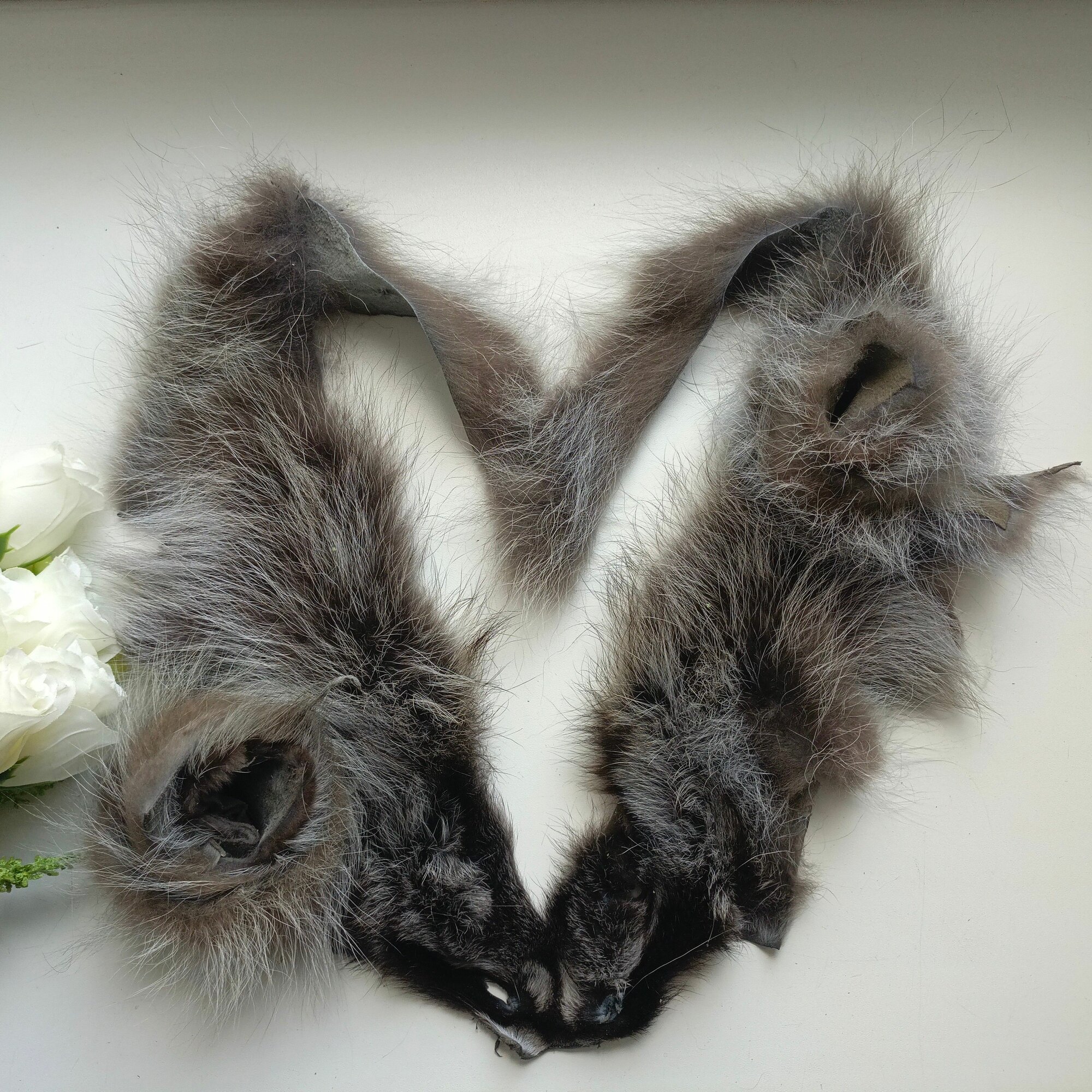 Лоскут натурального меха енота для рукоделия