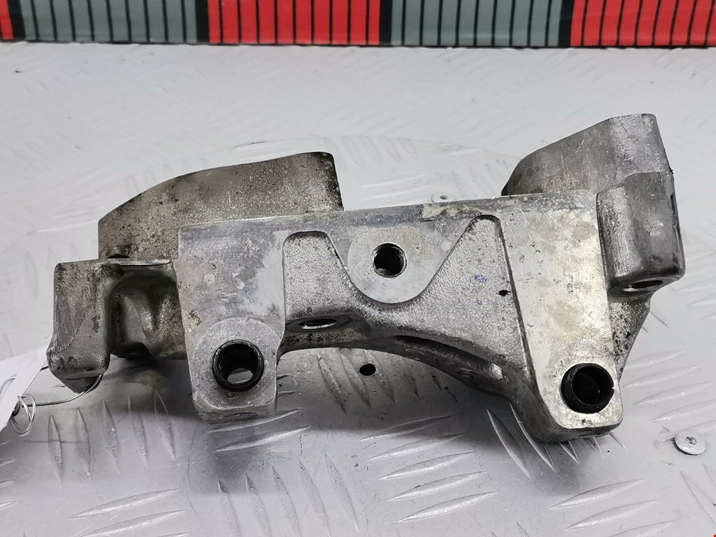 Кронштейн (крепление лапа) двигателя Citroen C5 1 9645382880 арт. 1655287