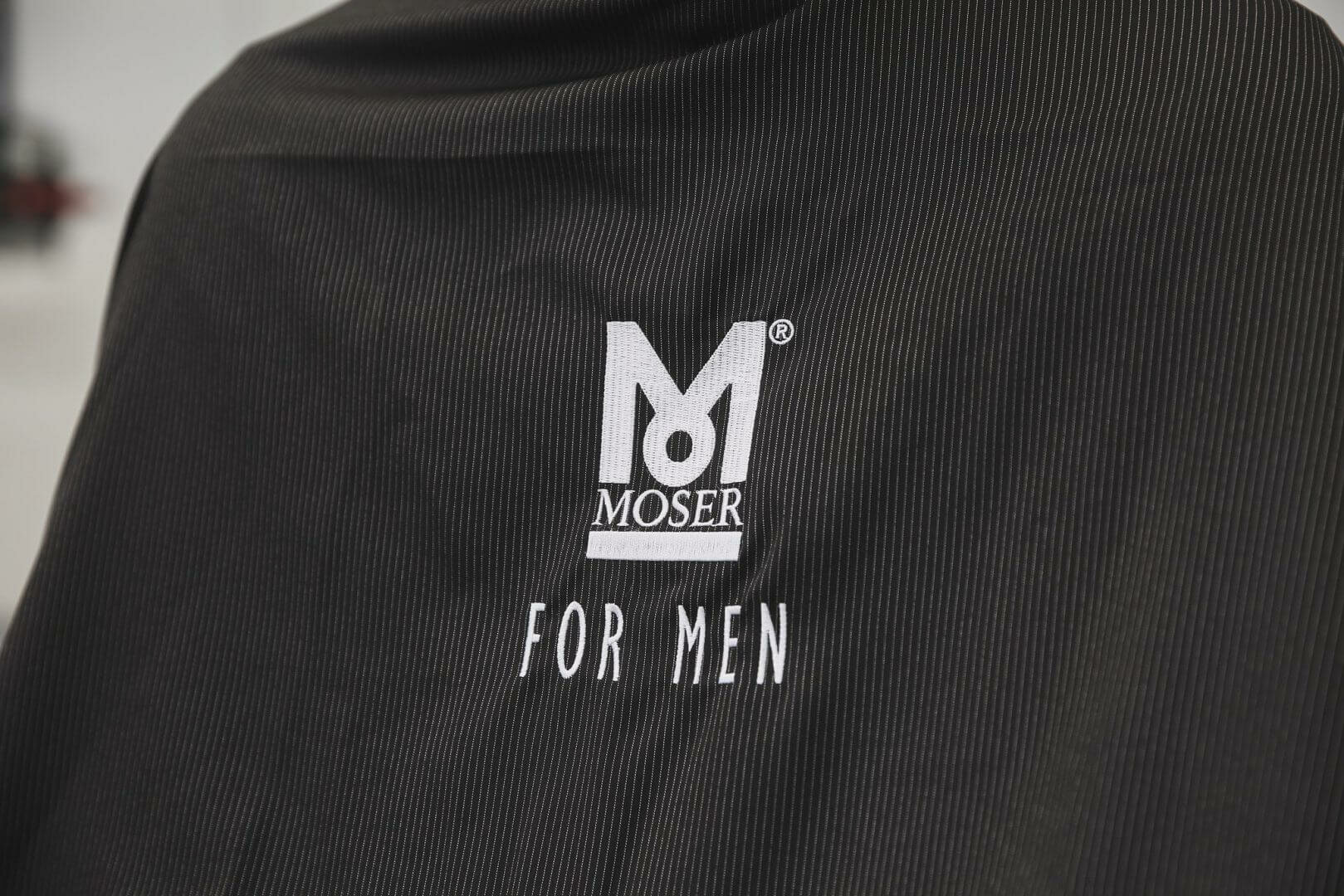 Moser 0092-0145 Пеньюар для парикмахеров Pinstripe Cape For Men