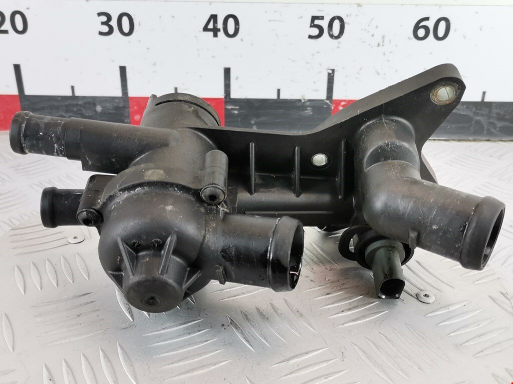 Корпус термостата Volkswagen Fox 03C121111B арт. 1532790