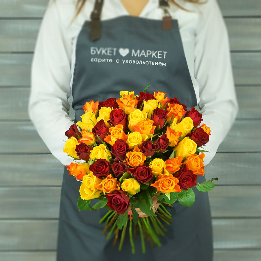 Букет из красной желтой оранжевой розы 40см