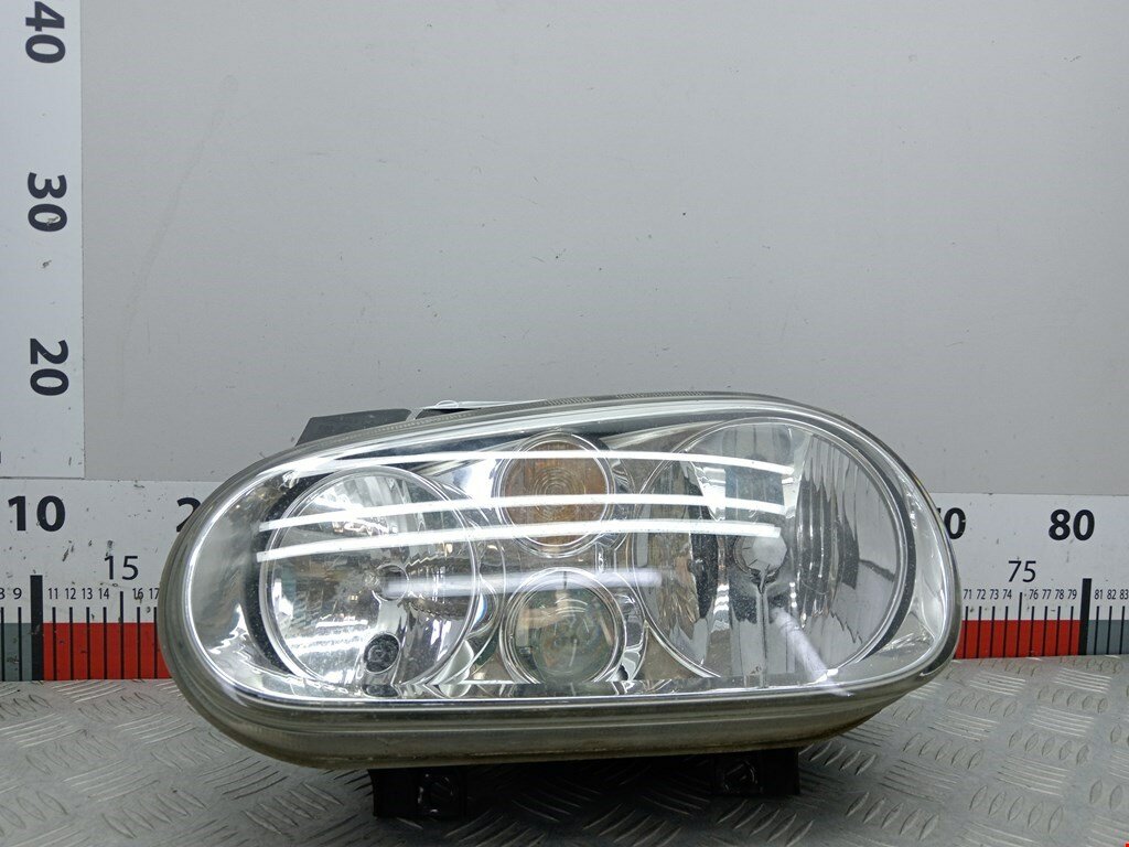 Фара левая Volkswagen Golf 3 арт. 2185047
