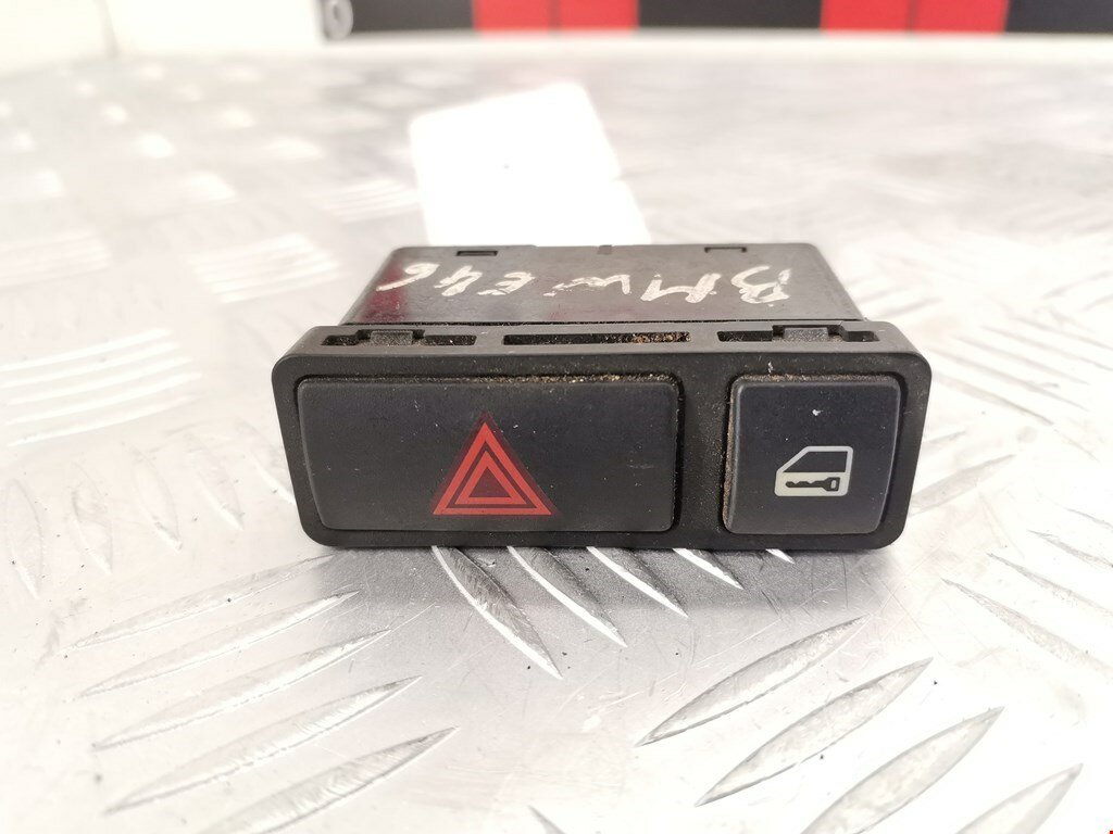Кнопка аварийной сигнализации BMW 3-Series (E46) 61318368920 арт. 1064176